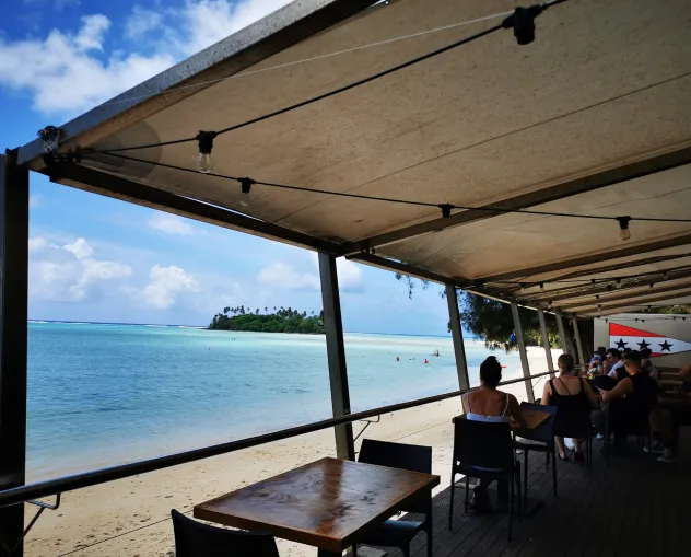 Beachfront Dining at RSC Bar and Brasserie, Ngatangiia, Rarotonga ...