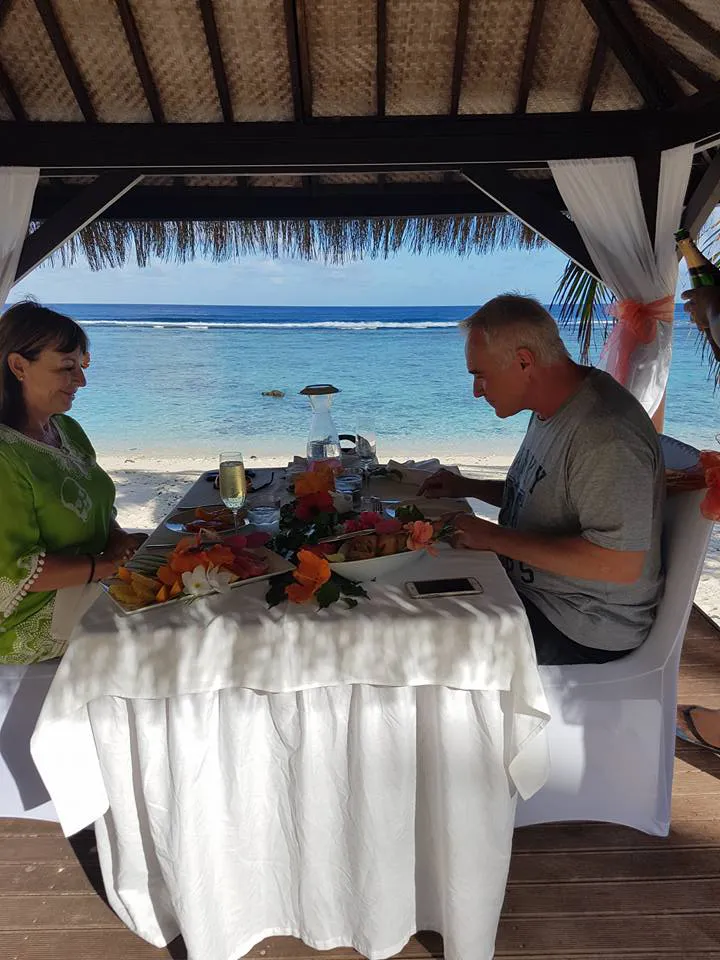 Oceans Restaurant & Bar at Crown Beach Resort: Dining in Arorangi ...