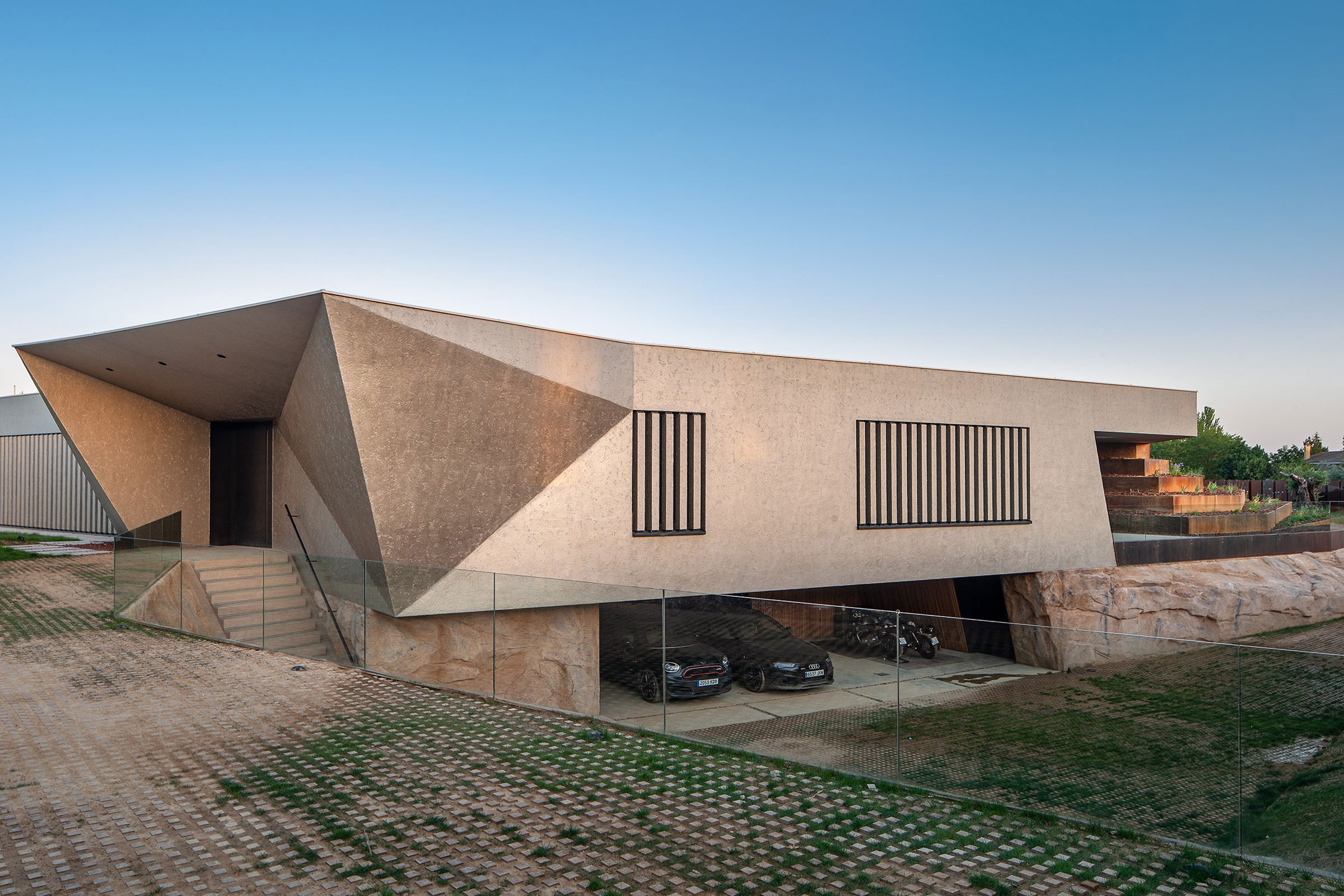 Harris International | Building Beyond