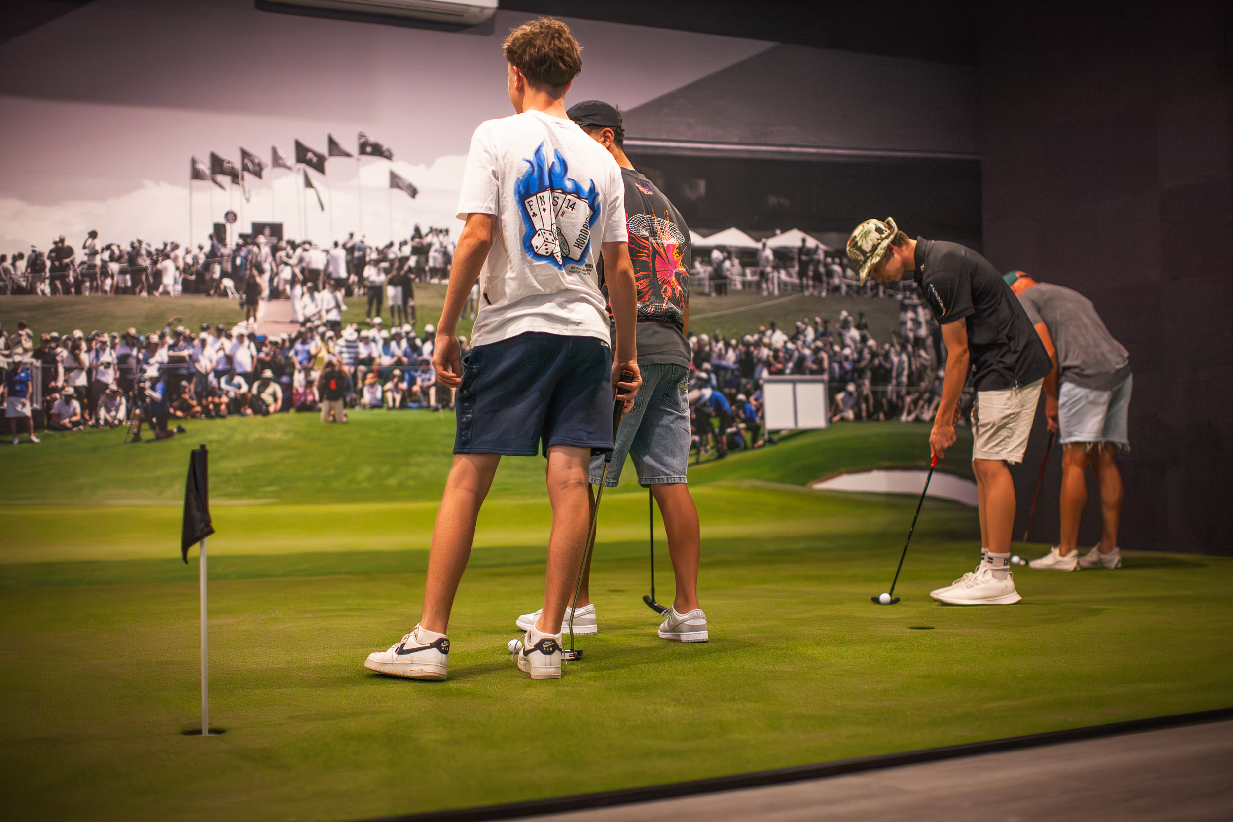 Smash Factor Indoor Golf & Bar - Wollongong Illawarra