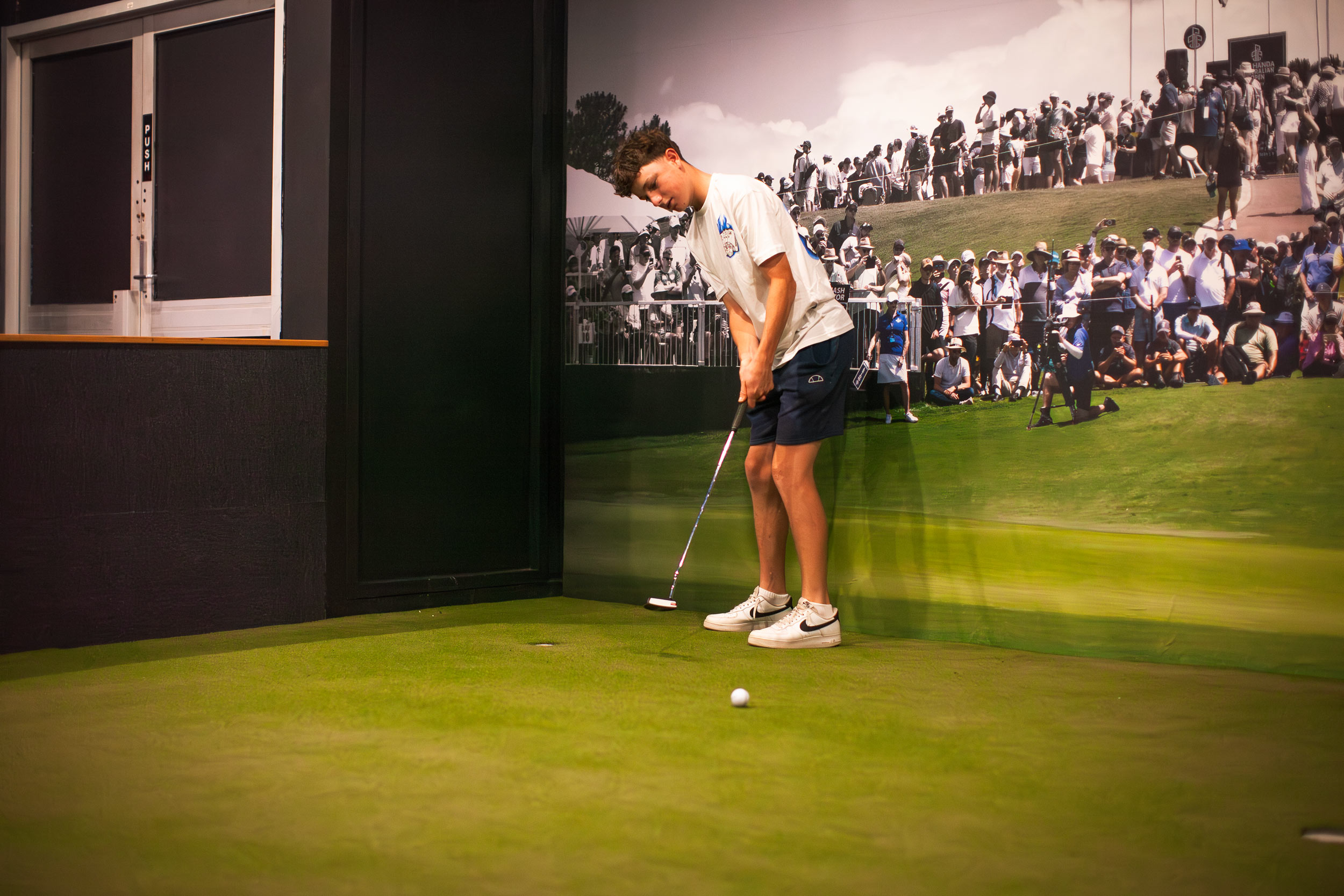 Smash Factor Indoor Golf & Bar - Wollongong Illawarra