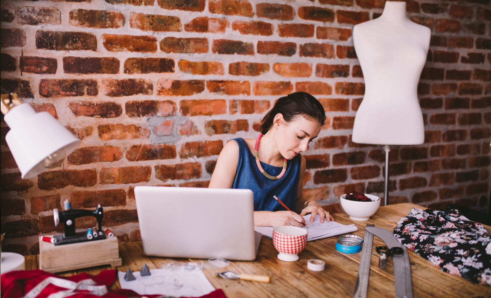 How To Create A Course Outline With Examples & Templates