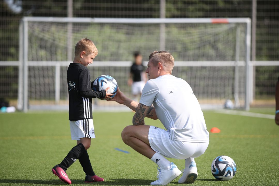 Toni Kroos‘ soziales Engagement | Hilfe für schwerkranke Kinder