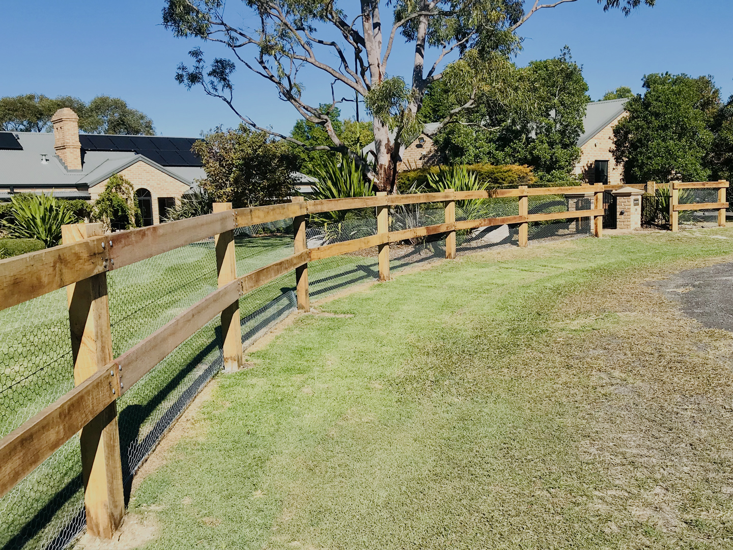 Face-Fixed Post & Rail Fencing - Archix