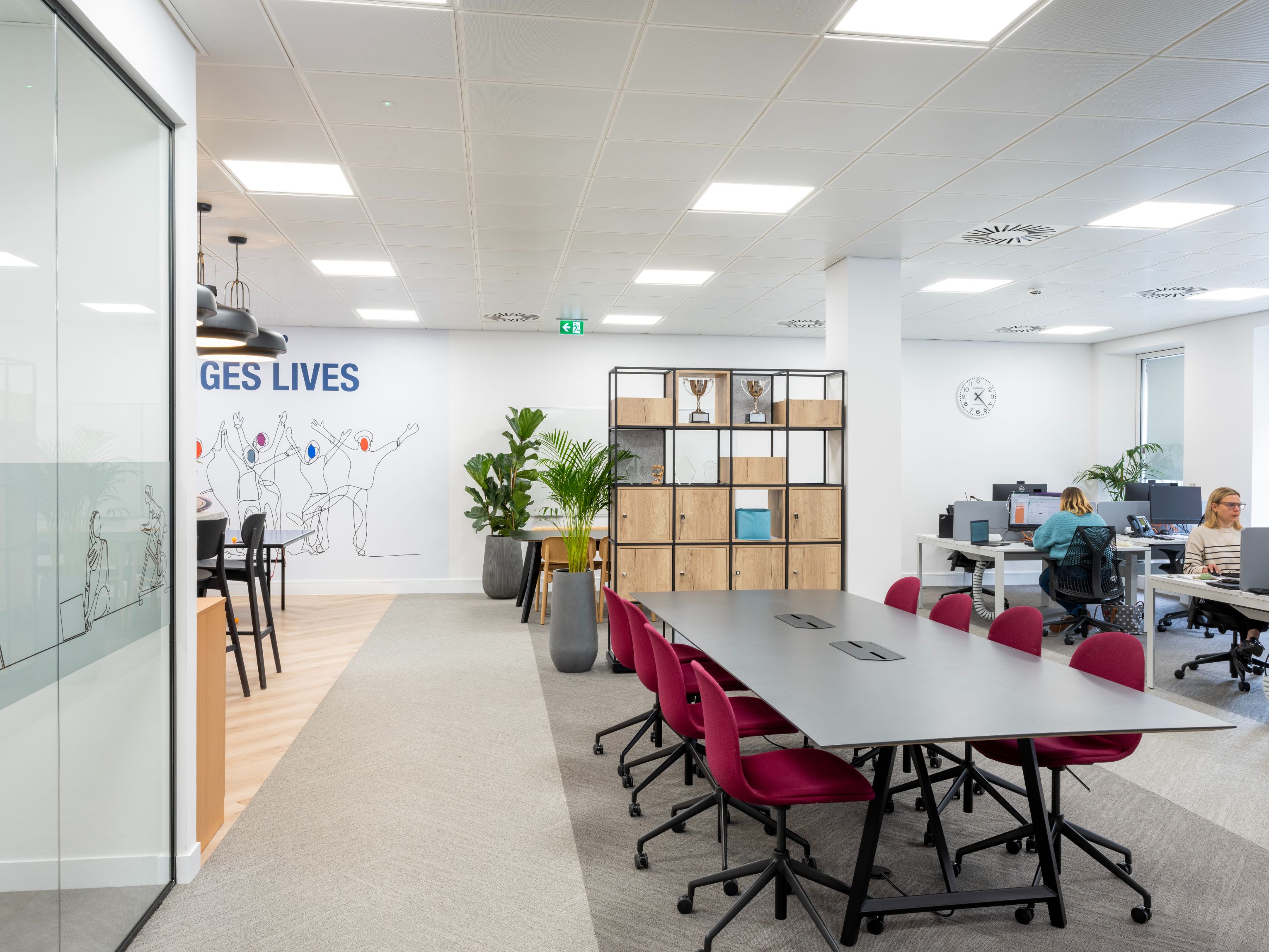 Refreshing multiple locations to create 'wow environments'