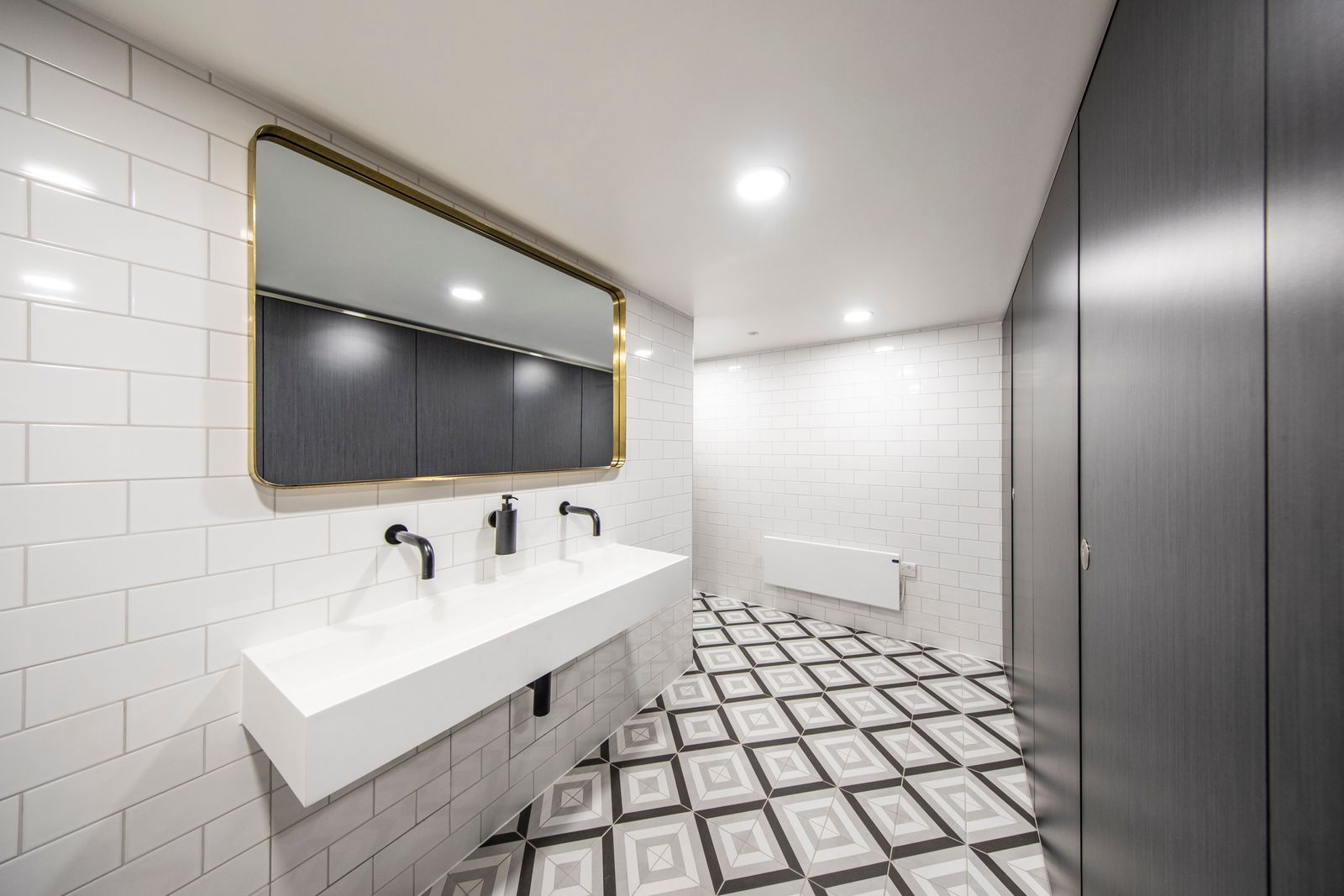 Refurbishment and fitout of mixed-use building for London property investor