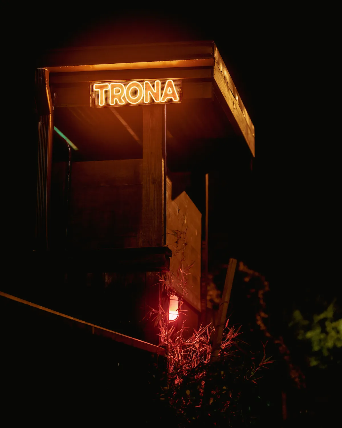Trona | Be transported to a beautiful social experience