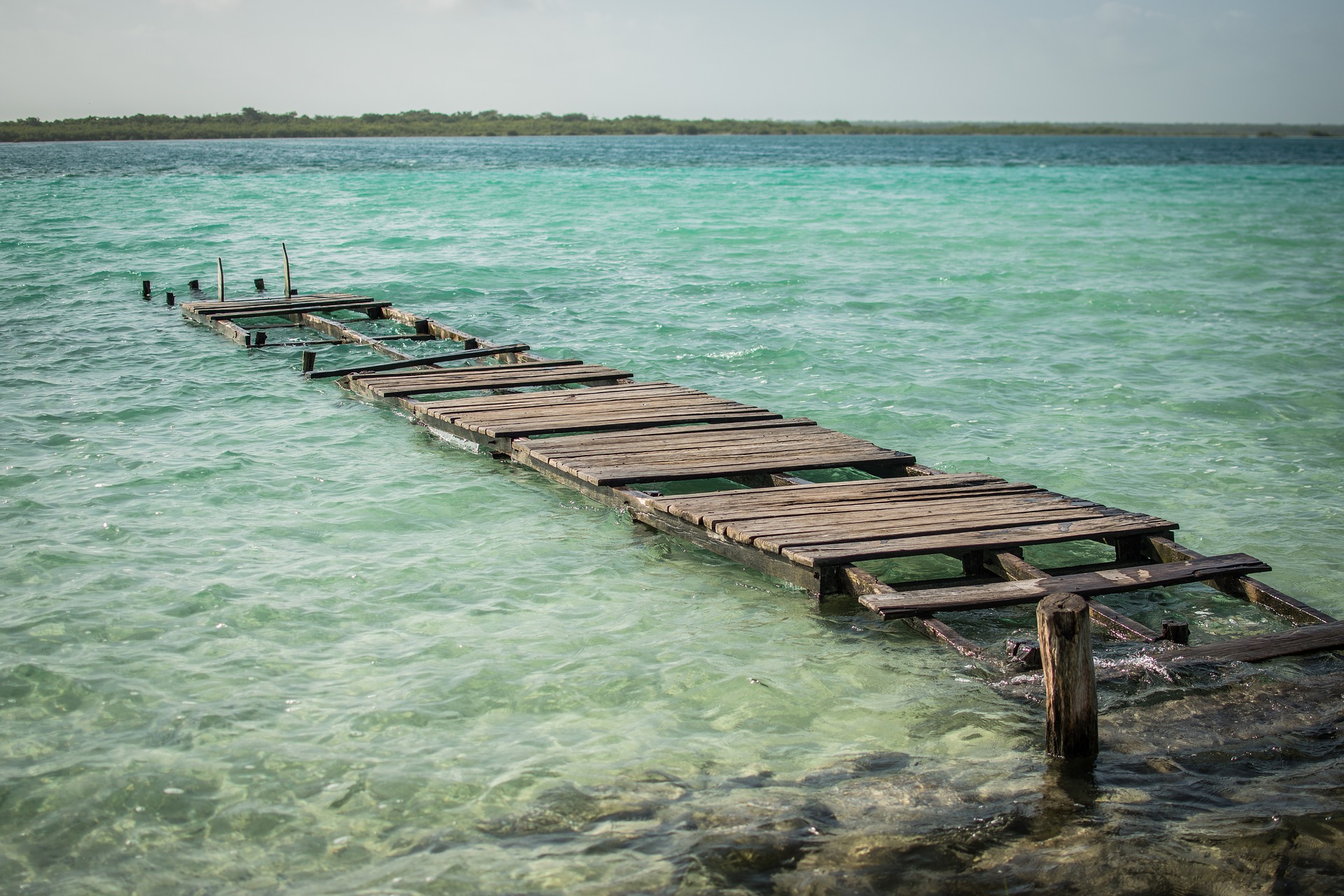 A blue (and unforgettable) trip to Bacalar's 7-colors lagoon