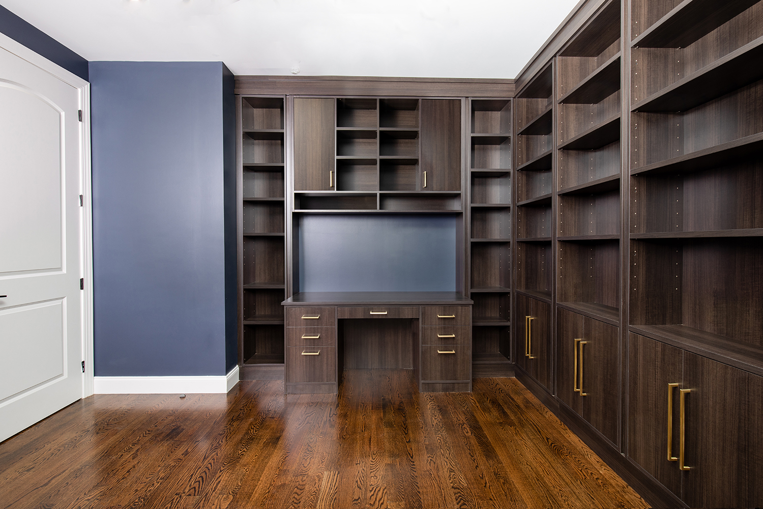 Seleqt Custom Closets & Bookcases | Quality Local Craftsmanship