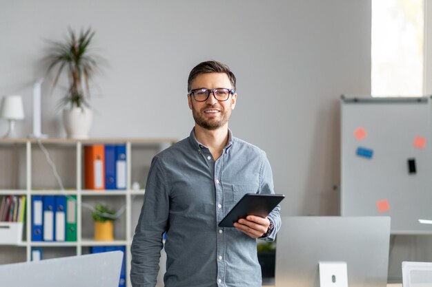 Guía Sencilla para Redactar un CV Efectivo para Empleados de Oficina