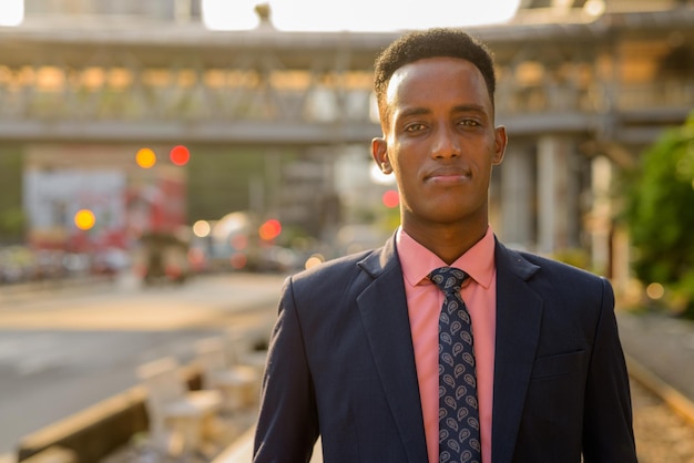 Guía para elaborar tu currículum y aplicar a empleos en Angola