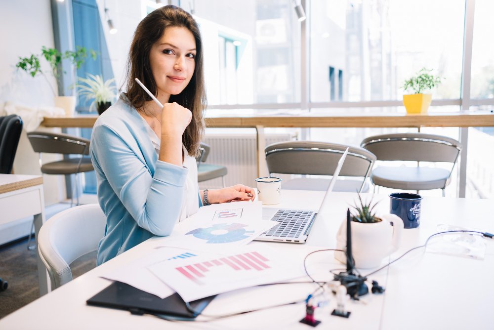 Guía Sencilla para Crear un CV Efectivo de Asistente de Marketing