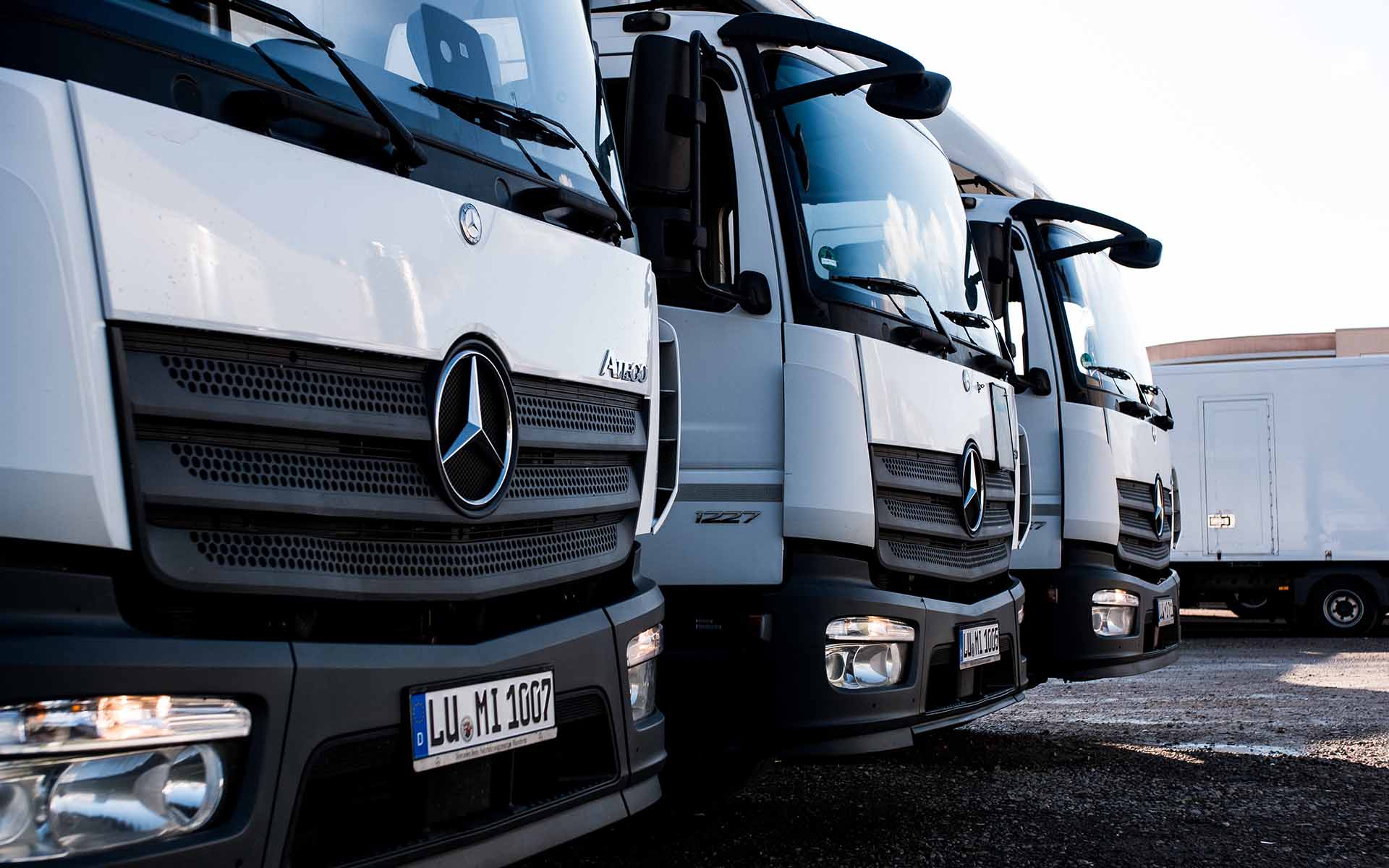 12 Tonner Lkw mieten jetzt günstig bei | zoumpoutransporte.de