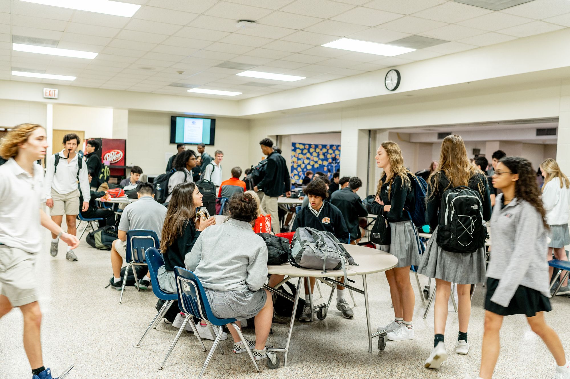 Big or small: Which US high school size is best for international students?