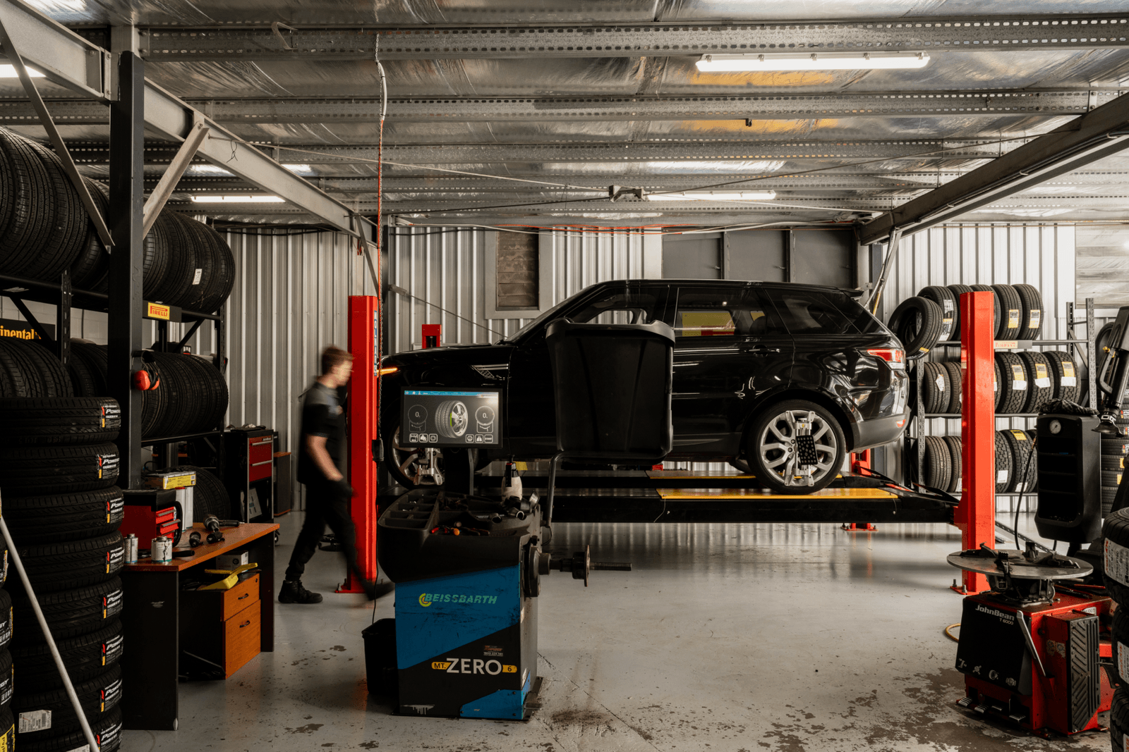 Land Rover Service - Land Rover Mechanic - Bosch Service Centre