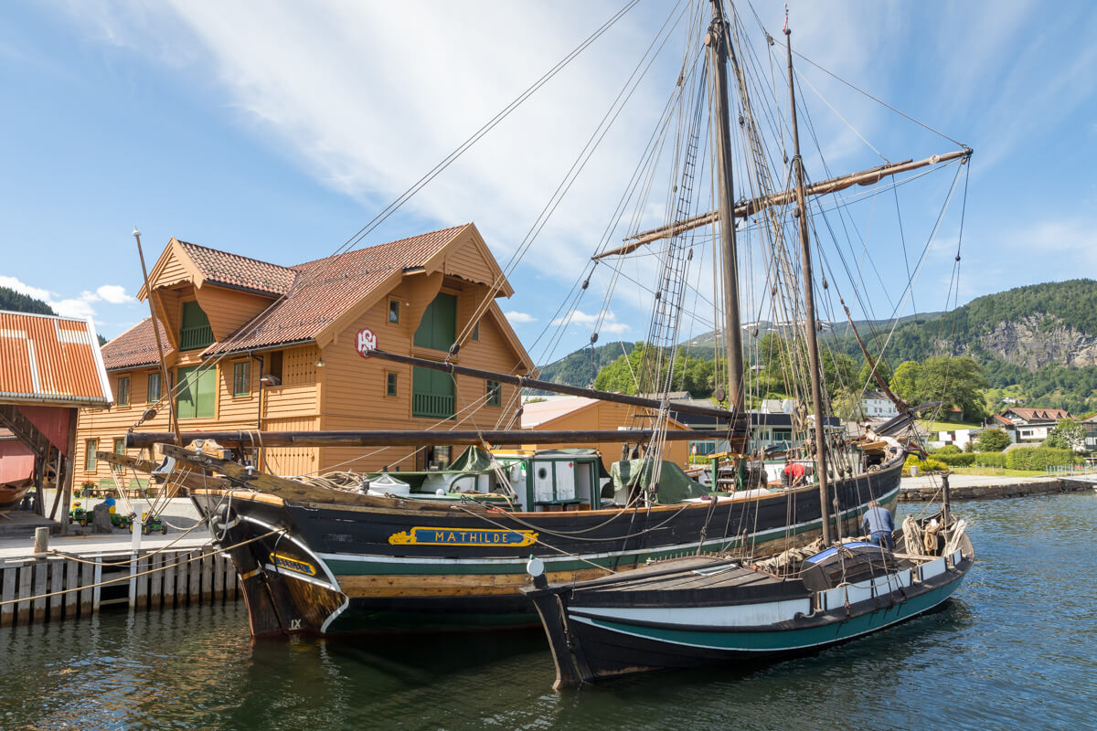 Hardanger Fartøyvernsenter - Priser og åpningstider | BarnasNorge.no