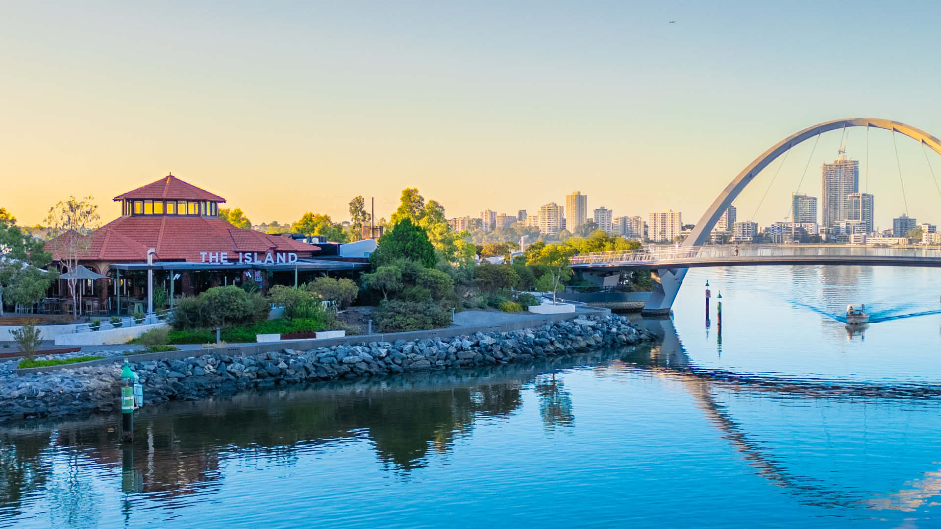 Culling congestion around the bar at The Island at Elizabeth Quay ...
