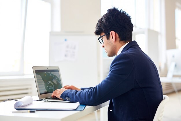 Guide de création et exemple de CV analyste programmeur