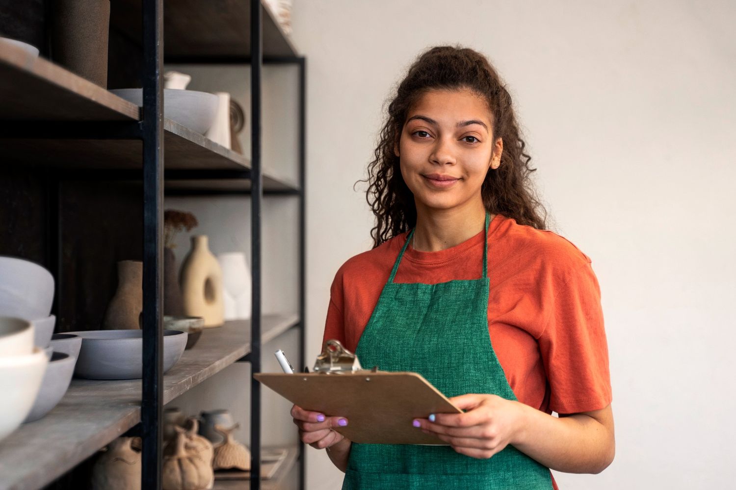 CV assistant-magasinier : guide complet et modèle gratuit