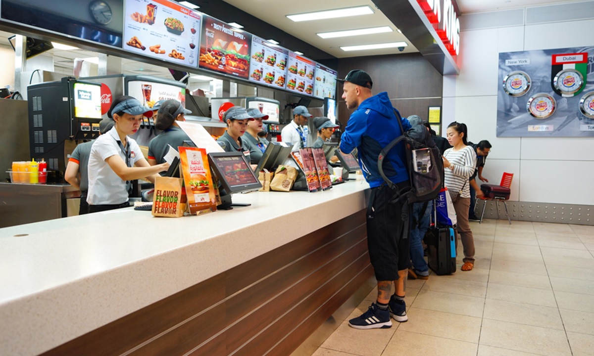 Comment séduire les recruteurs avec une expérience fast food dans un cv