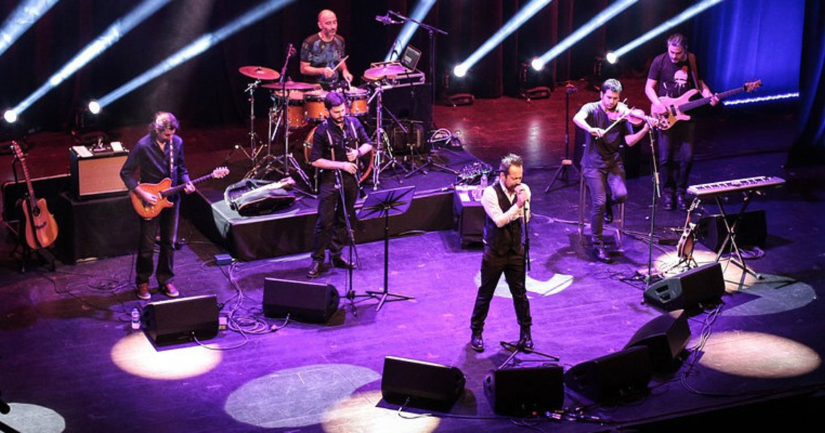 How to Find a Music Promoter & Book Gigs in 2024