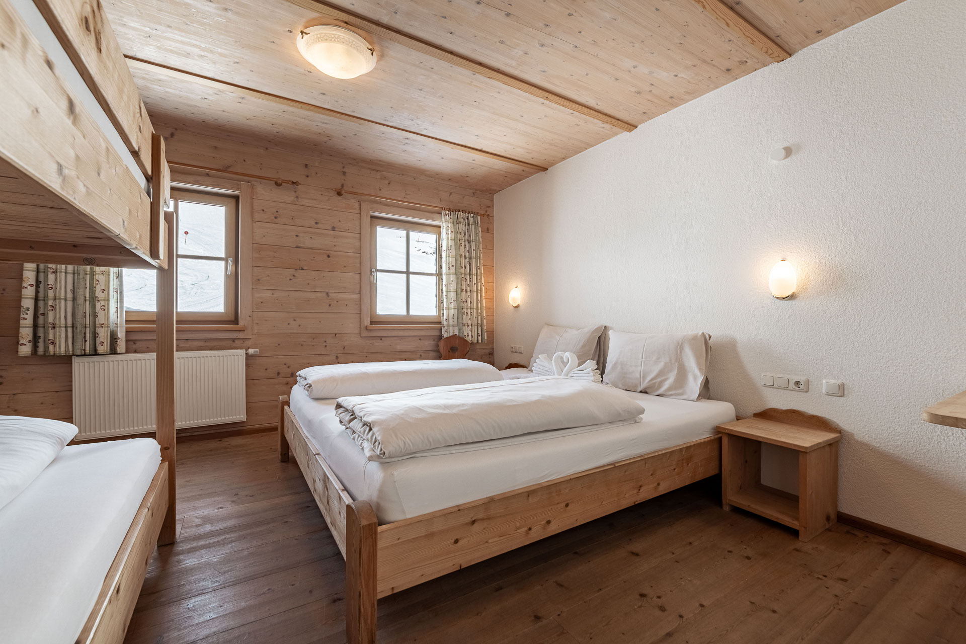 Komfort Zimmer - Camelia - Webflow HTML website template