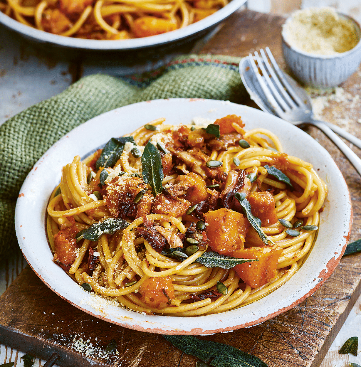 Pasta met pompoen, salie & shiitake uit ‘Plants Only Kitchen’ | Good Cook