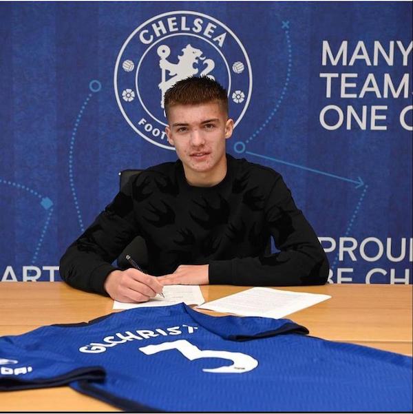 Kid's Football Training in Dubai | We Make Footballers