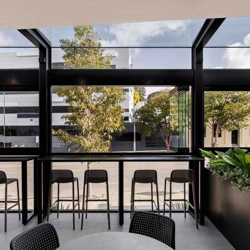 Integrating stacking glass windows with balustrades: Homegroup, Perth