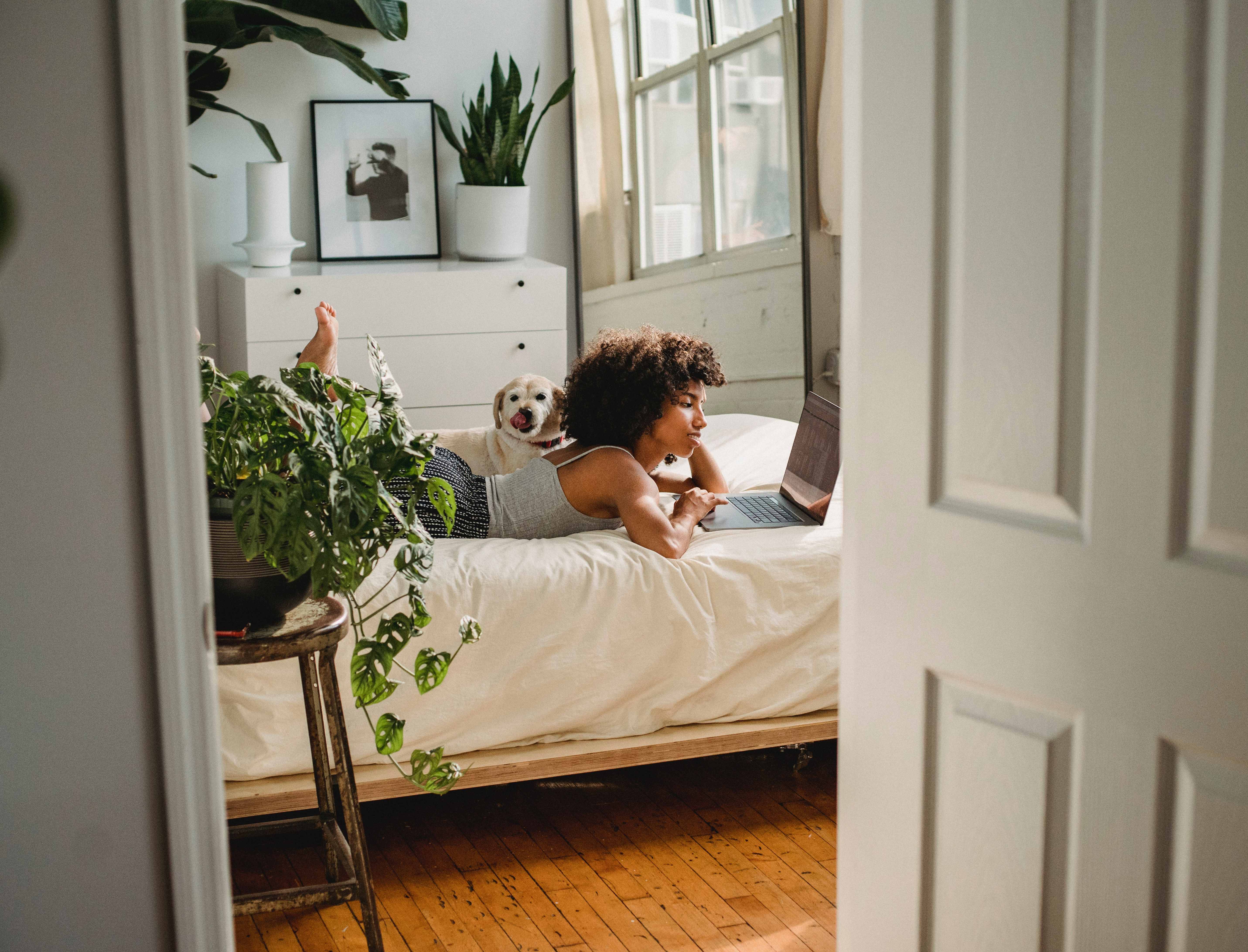 Creating a Welcoming Home: Decorating Ideas for New Immigrants on a ...