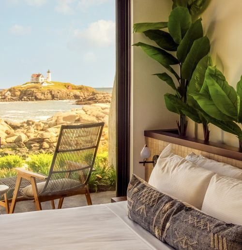 Oceanfront hotel | Lighthouse views | The Viewpoint