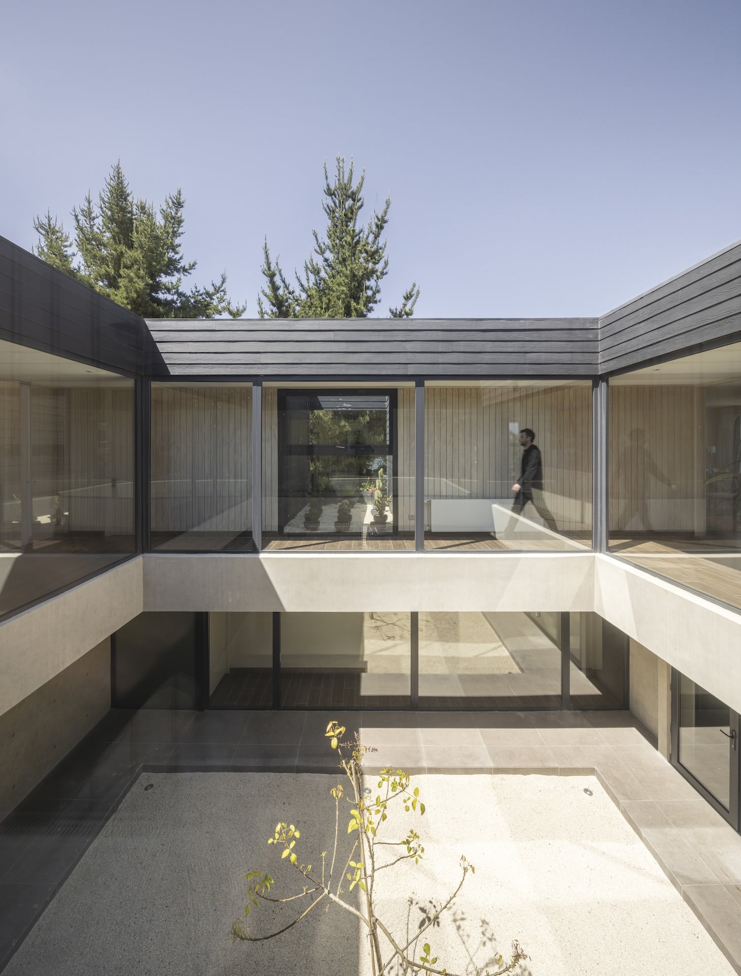 León Duval — Casa Claustro