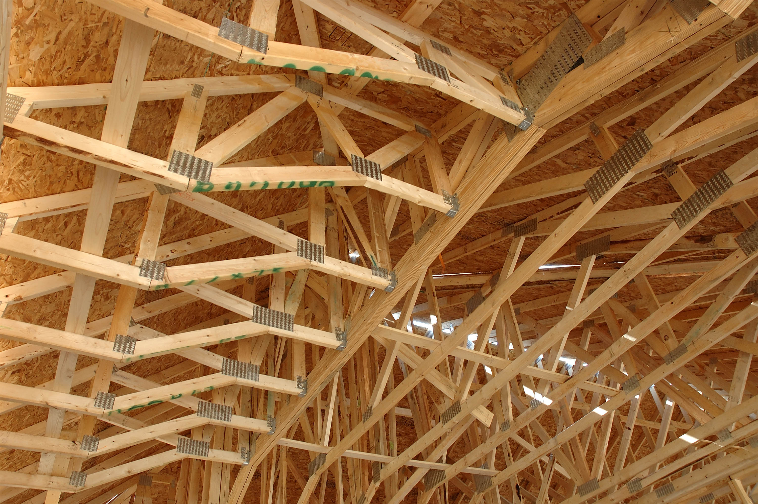 Fermes de toit préfabriquées - Structures Mur à Mur