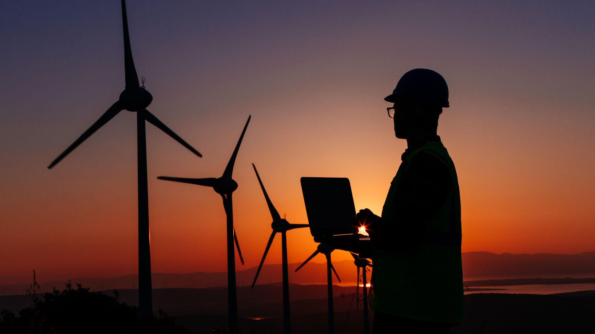 The key to saving on energy costs is the efficient management of energy ...