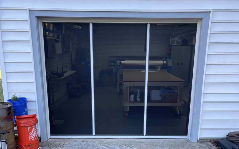 Get a Lifestyle Garage Screen Installed | Commonwealth Garage Door