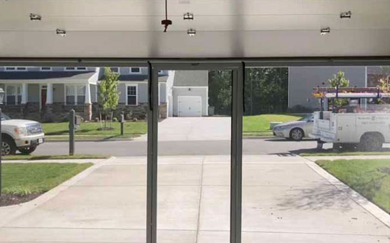 Get a Lifestyle Garage Screen Installed | Commonwealth Garage Door