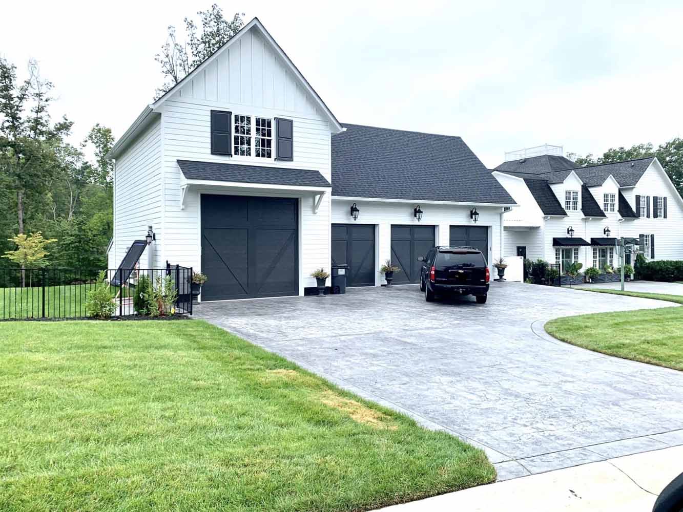 Front Entry vs Side Entry Garages: Which One is Right for You?