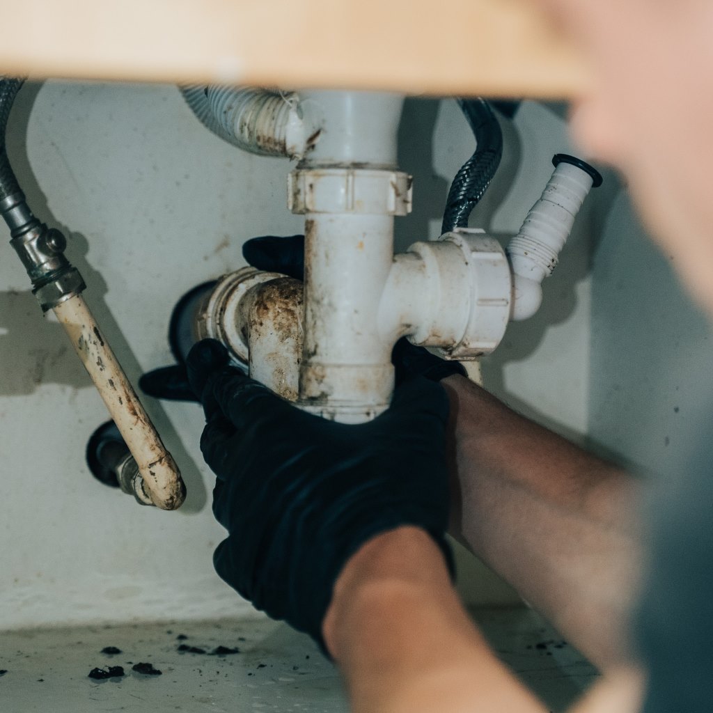 Unclog Drain with Coke: Debunking Claims - FS Drainage