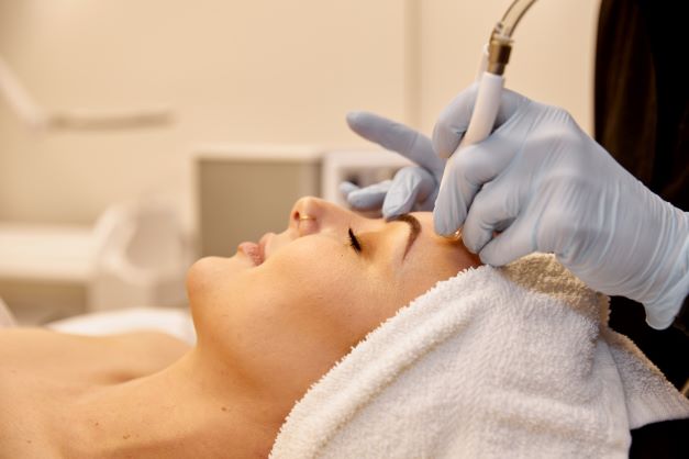 5 Benefits of DiamondGlow | SkinSpirit