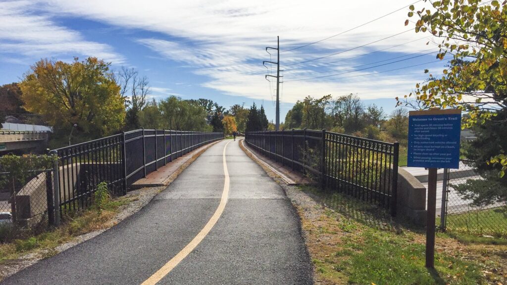 30 Best St. Louis Hikes (To Explore Nature For All Hiking Levels)