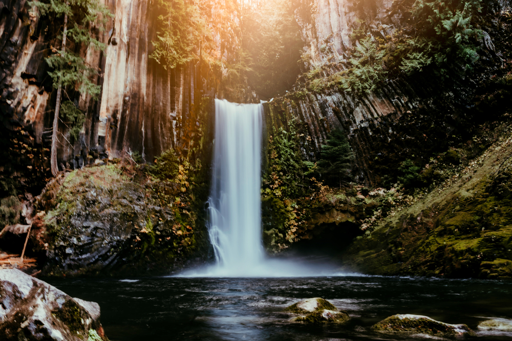 15 Best Waterfalls in Oregon (Highest & Most Beautiful)