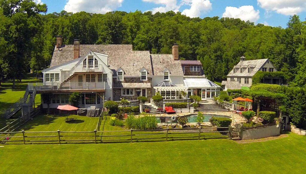 16 Best Romantic Getaways in Pennsylvania (Hotels, Lodges, & Resorts)