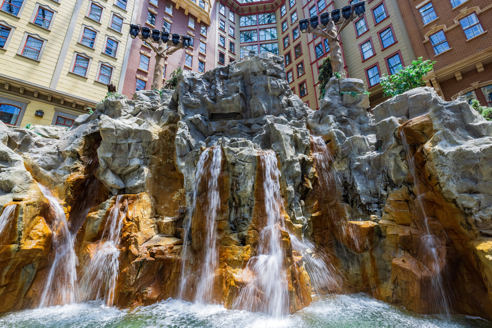 15 Best Waterfalls in Las Vegas (Natural & Man-Made Attractions)