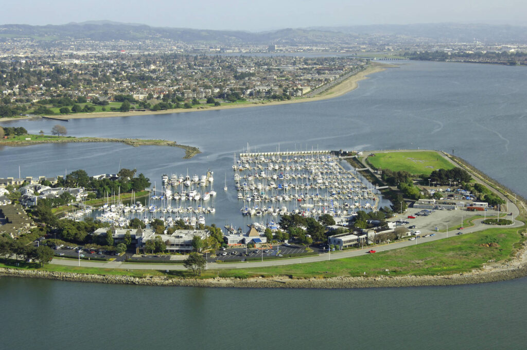 15 Best Liveaboard Marinas in California (Recommendations by the Pros!)