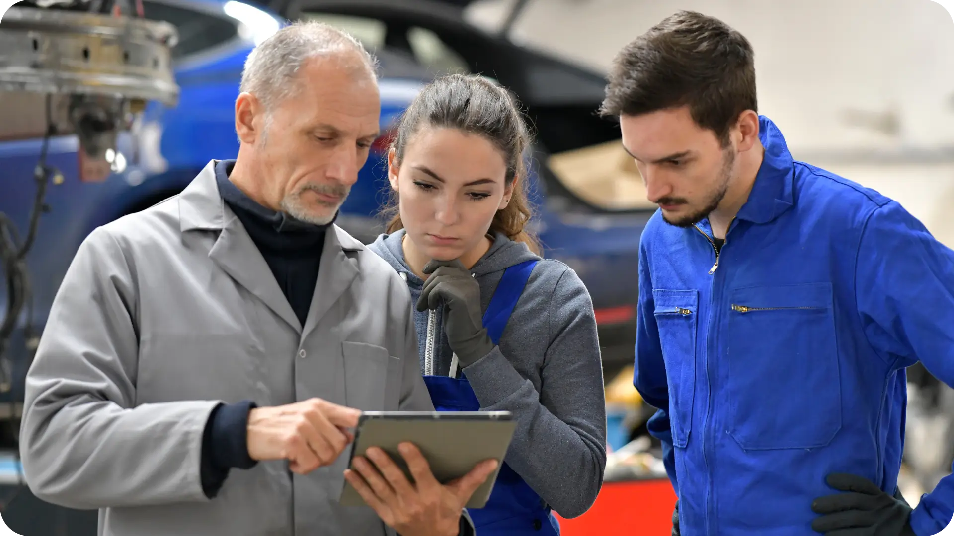 Mastering Complexity in Multi-Shift Manufacturing with Video Training