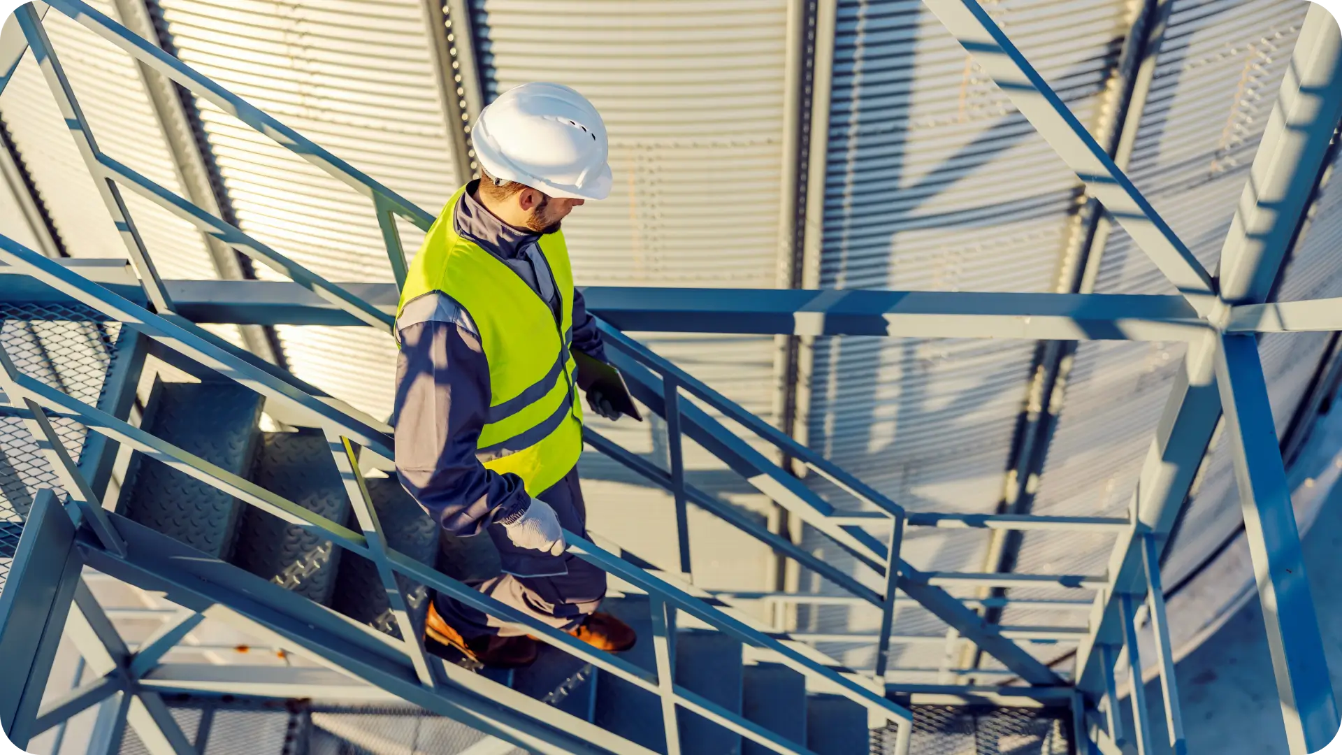 Mastering Complexity in Multi-Shift Manufacturing with Video Training