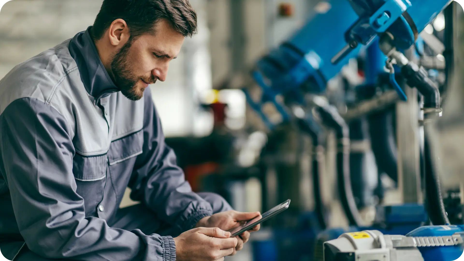 Mastering Complexity in Multi-Shift Manufacturing with Video Training