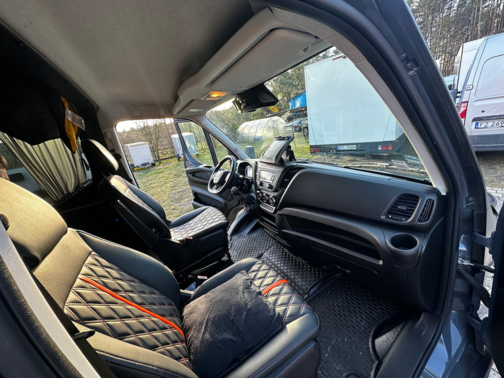 Rocking Owl's VIP Splitter Vans redefine touring luxury!