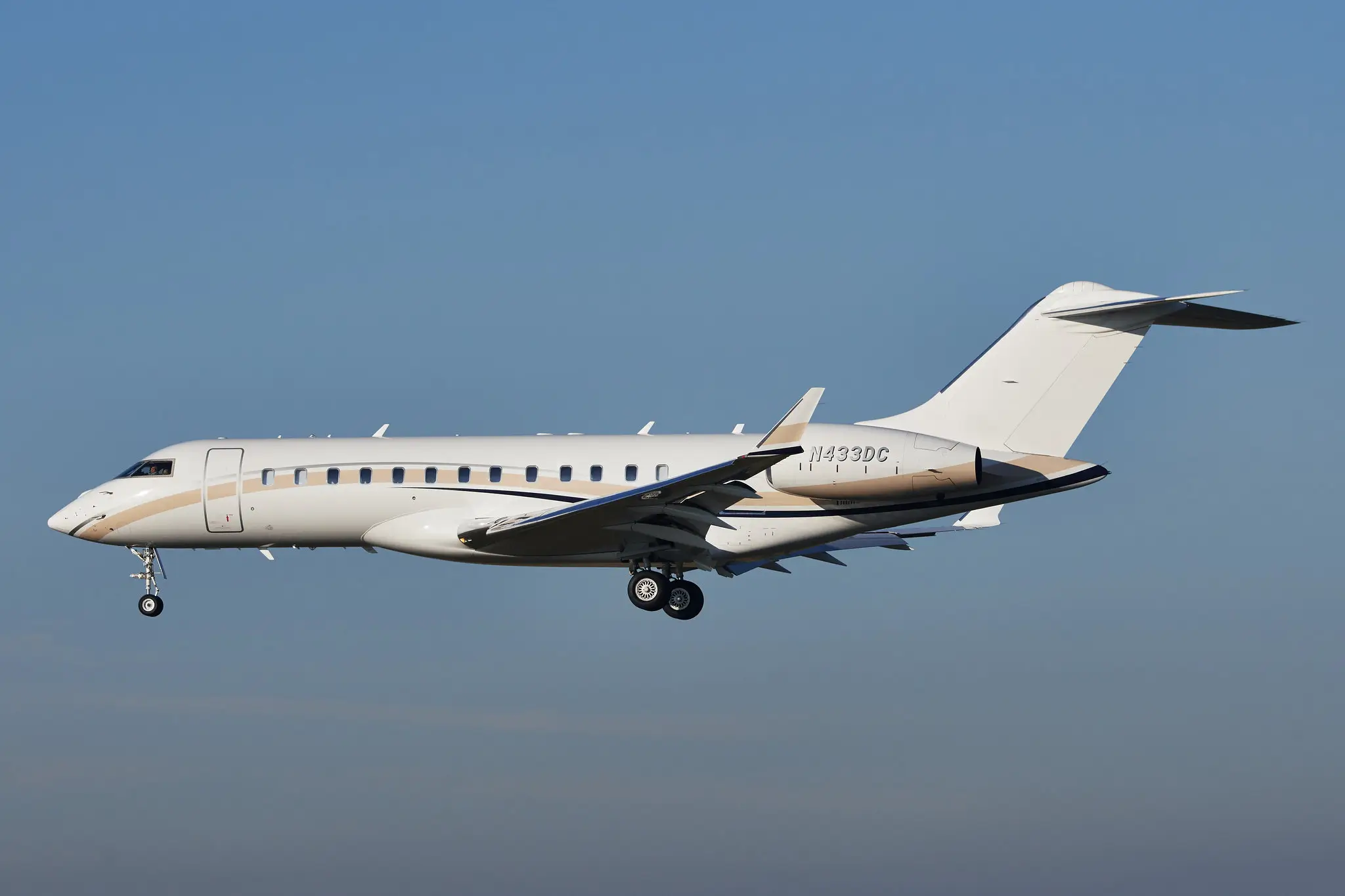 Global Express XRS | Extended Range, Luxurious Space | Fliteline