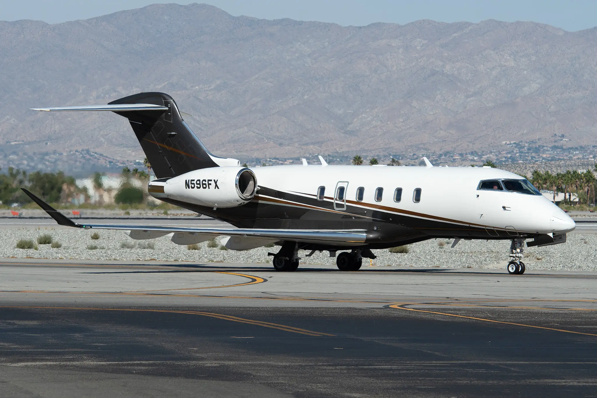 Challenger 350 | Next-Gen Super Mid-Size Jet for Luxury Travel | Fliteline